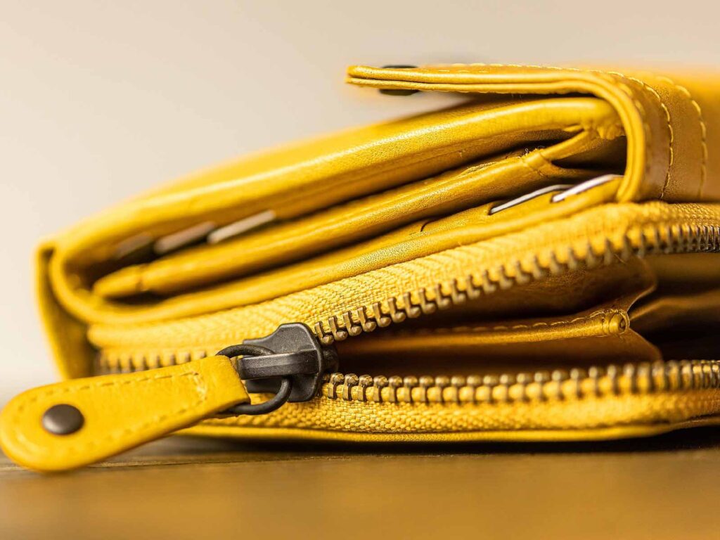 7 Ukuran Dompet Wanita yang Populer di Tahun Ini - Ngulas Merk